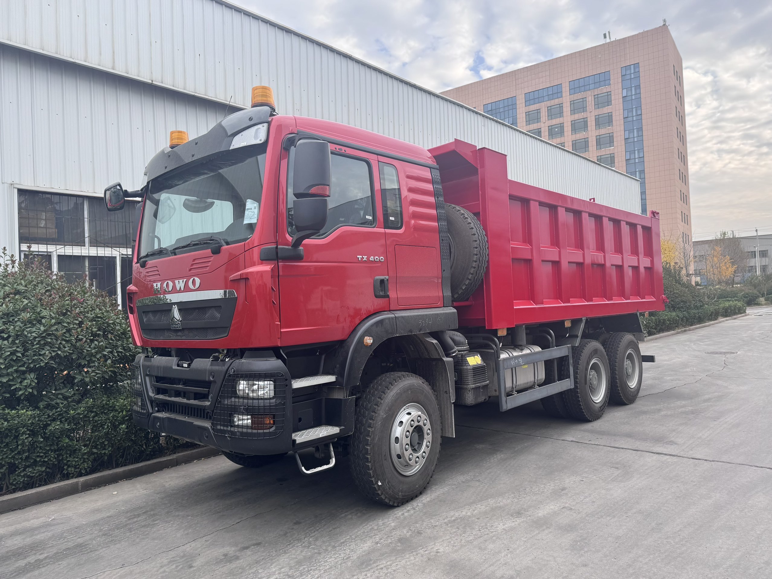 경고등이 있는 SINOTRUK HOWO TX 모델 400HP LHD 티퍼 덤프 트럭 6X4